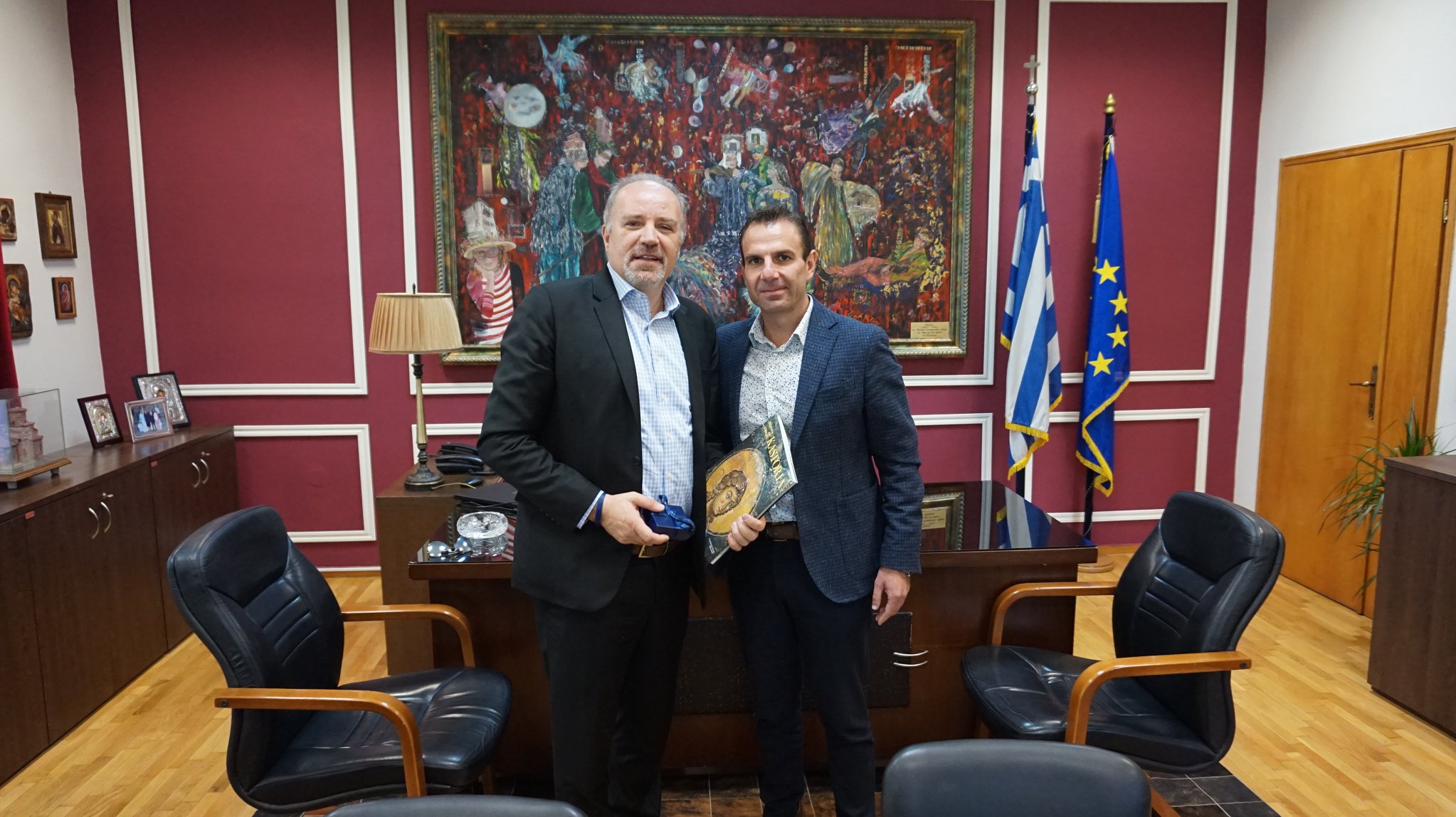 Επίσκεψη του Προέδρου Συλλόγου Καστοριέων Νέας Υόρκης στον Δήμαρχο ...